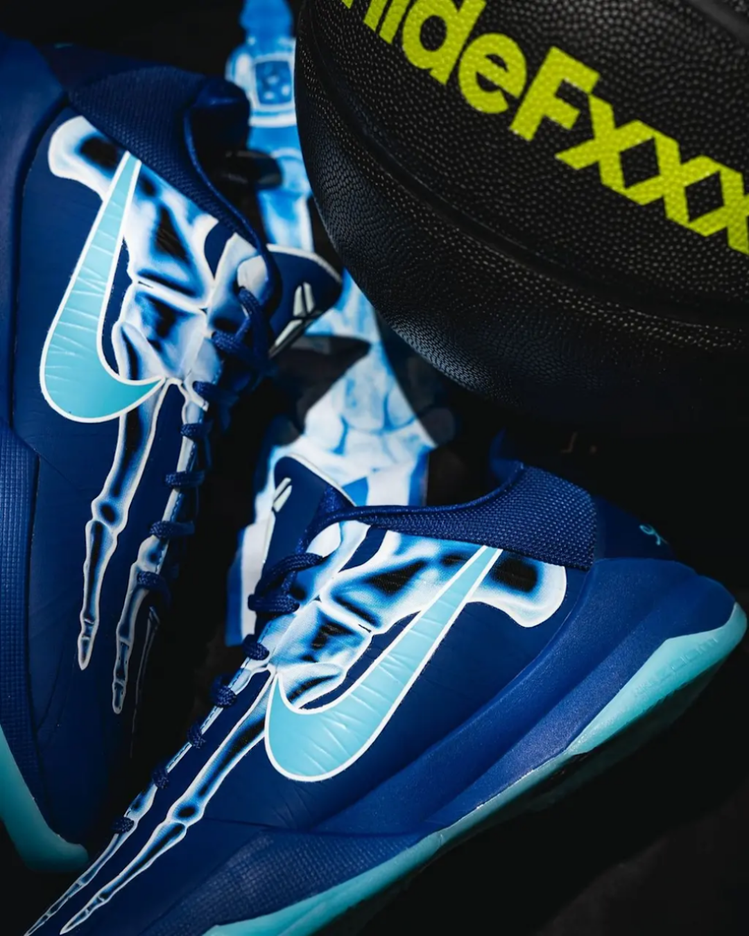 Kobe 5新配色曝光，灵感来自于X光！_篮球鞋_什么值得买