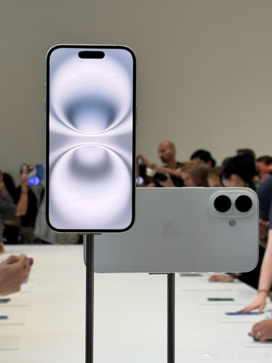 苹果 iPhone 16/16 Pro 真机实拍图出炉，你会冲首发吗？_iPhone_什么值得买