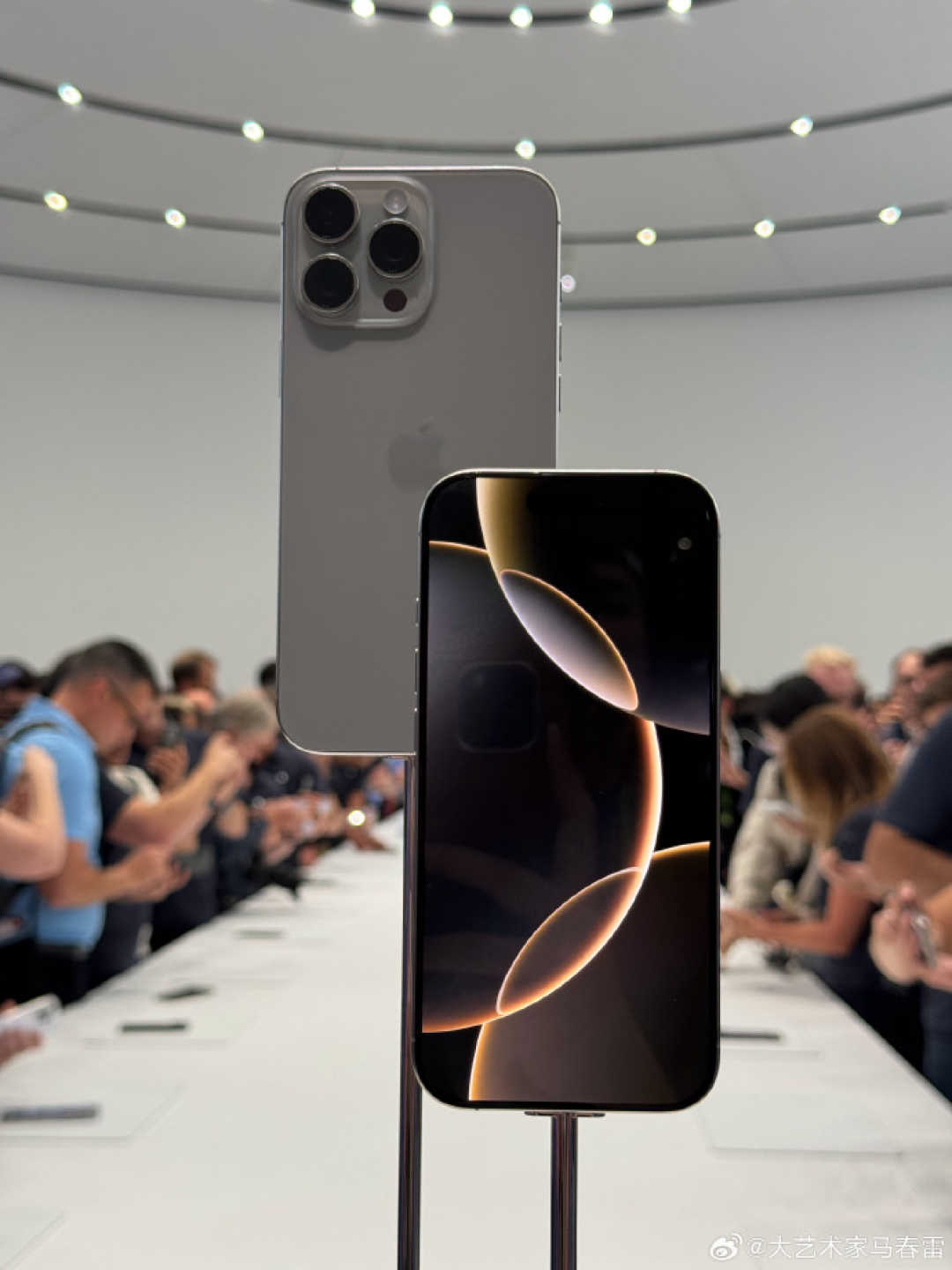 苹果 iPhone 16/16 Pro 真机实拍图出炉，你会冲首发吗？_iPhone_什么值得买