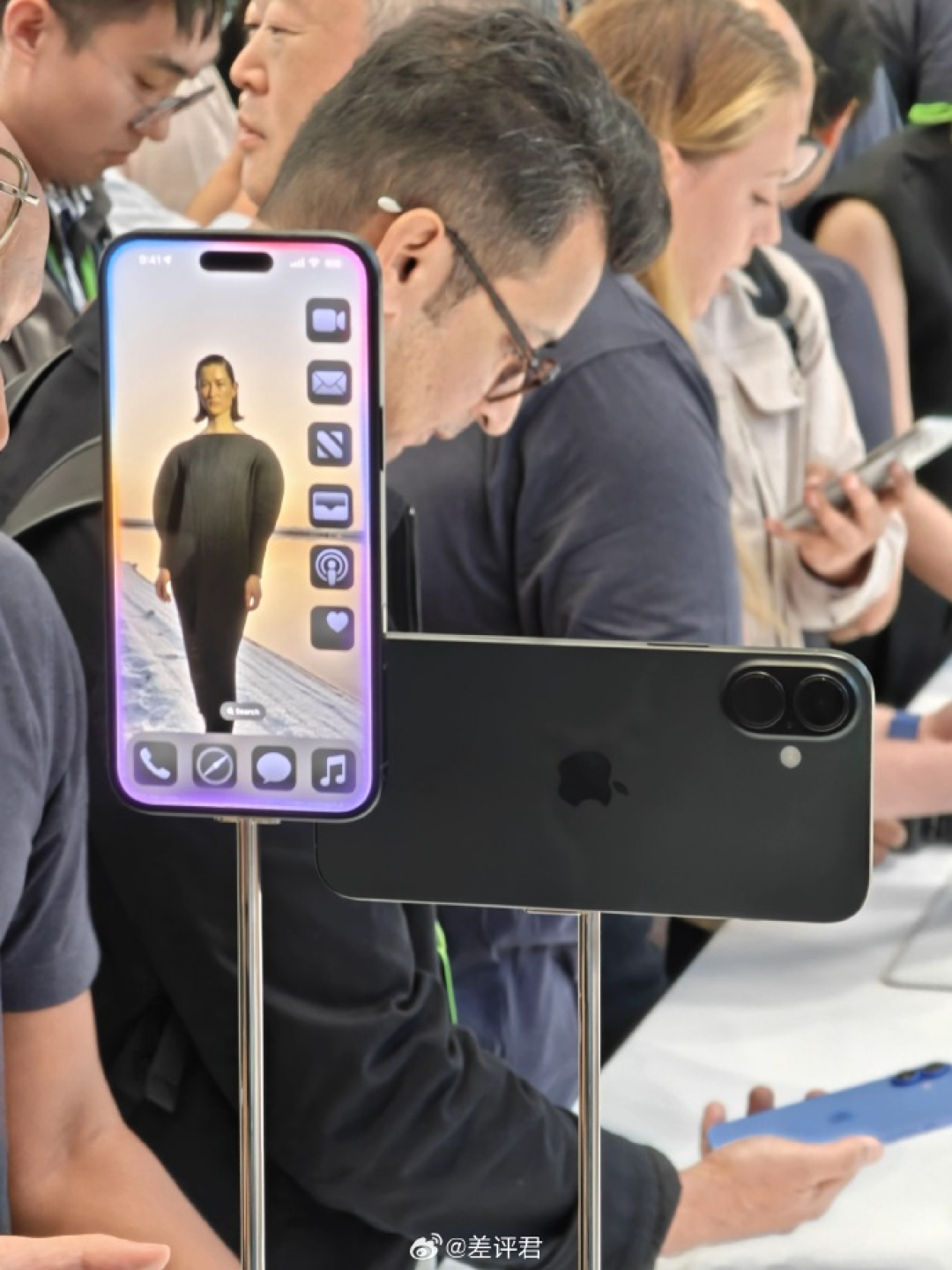 苹果 iPhone 16/16 Pro 真机实拍图出炉，你会冲首发吗？_iPhone_什么值得买