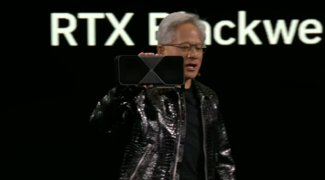 CES｜黄仁勋手持 RTX 5090 登场，5070 性能比肩 4090 只要 549 美元_显卡_什么值得买